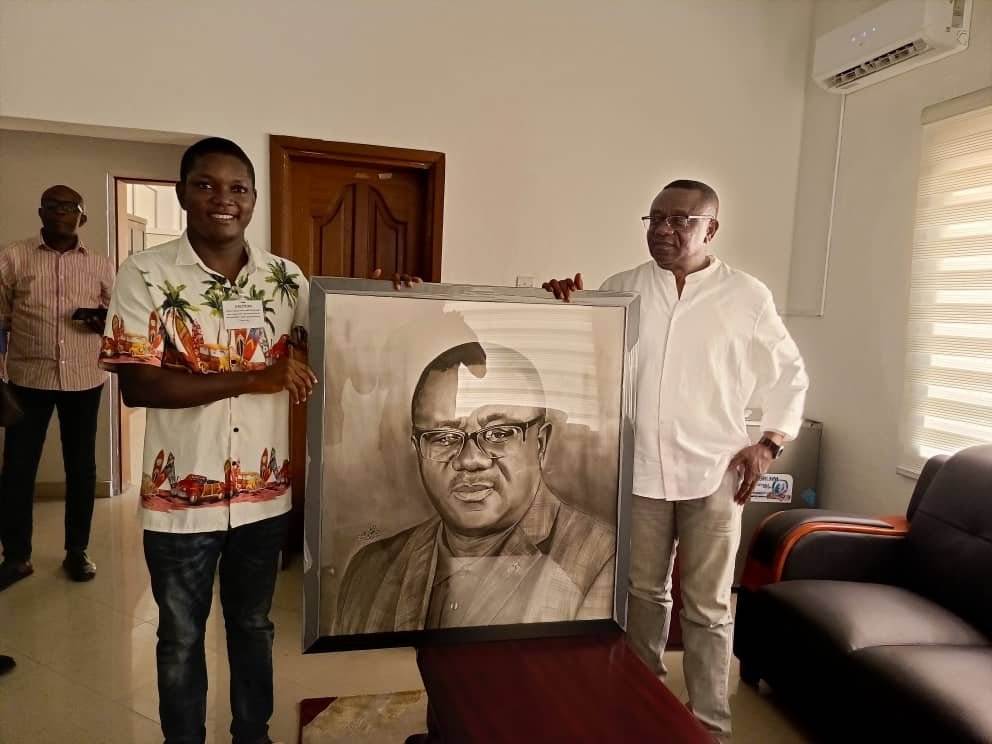 Dr Orok Duke celebrated on birthday by media team - Converseer